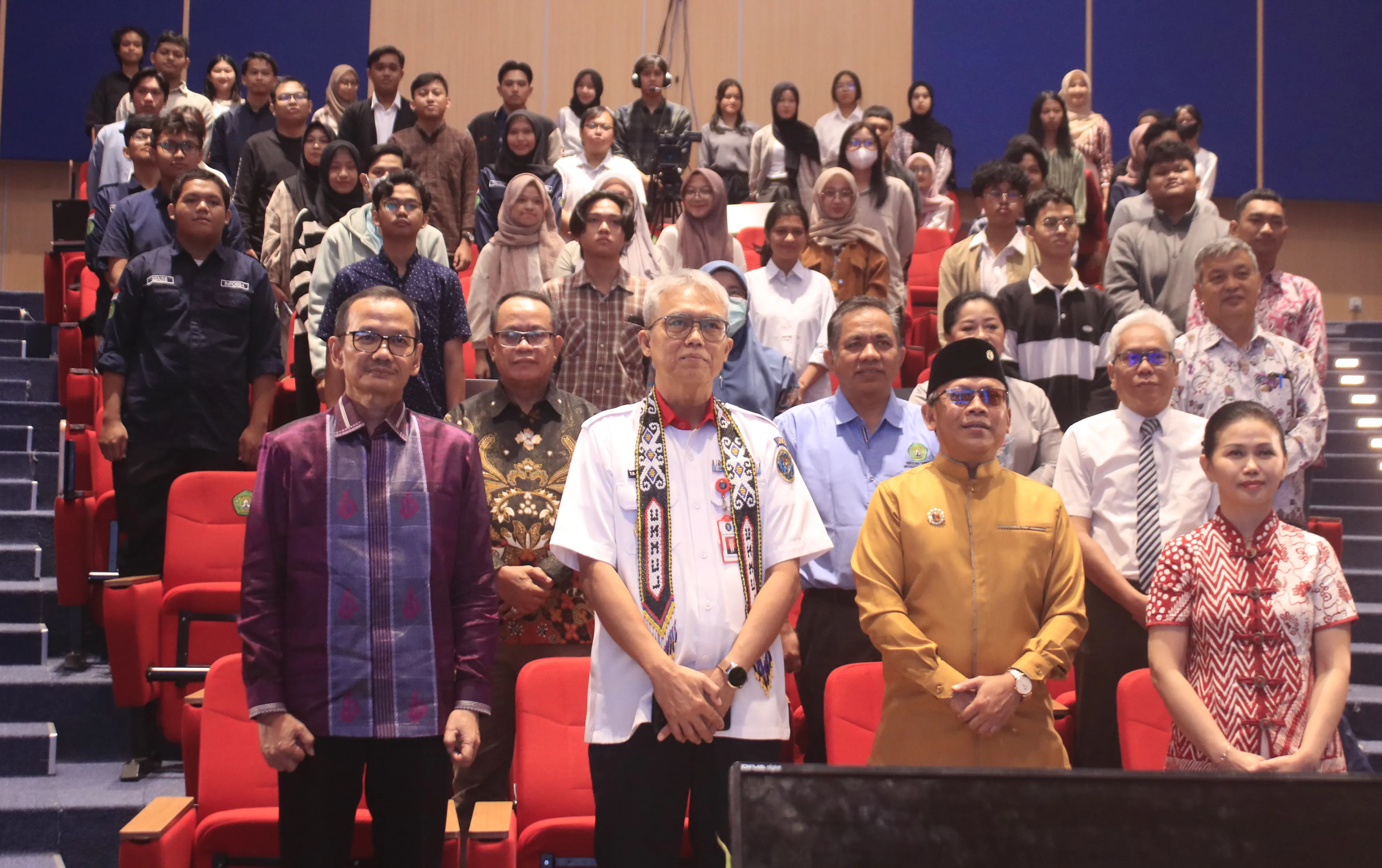 Pertama di Kalimantan, UNMUL Jadi Host dalam Bedah Buku Komunikasi Siber yang di Gelar Bersama ...